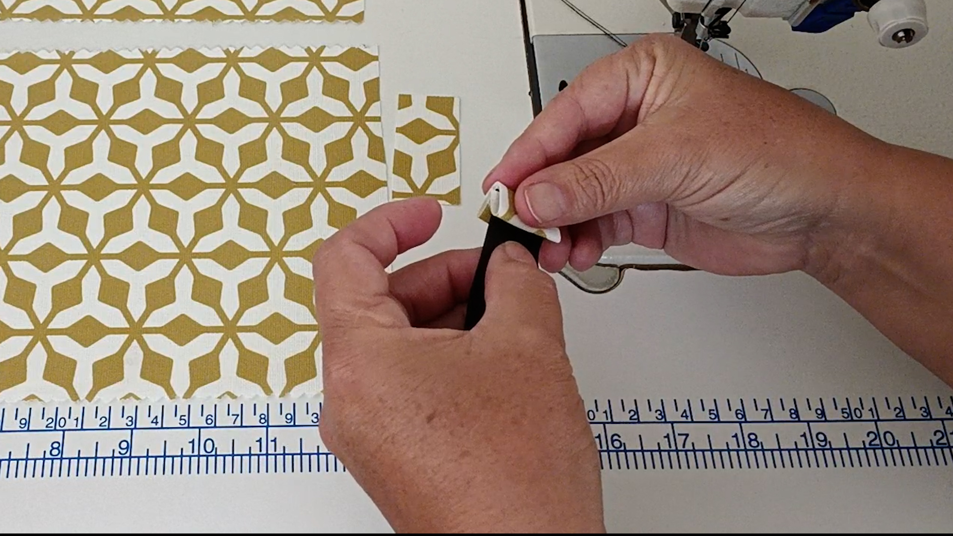 How to Make a Zipper Pencil Bag with Zip Tabs - Arts and Crafts