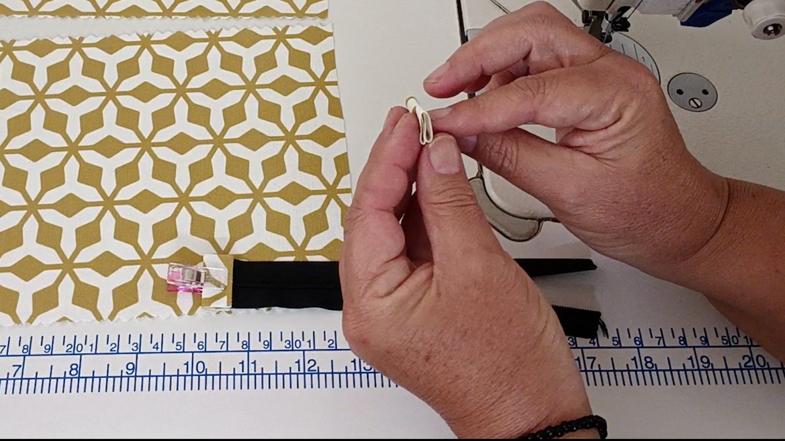 How to Make a Zipper Pencil Bag with Zip Tabs - Arts and Crafts